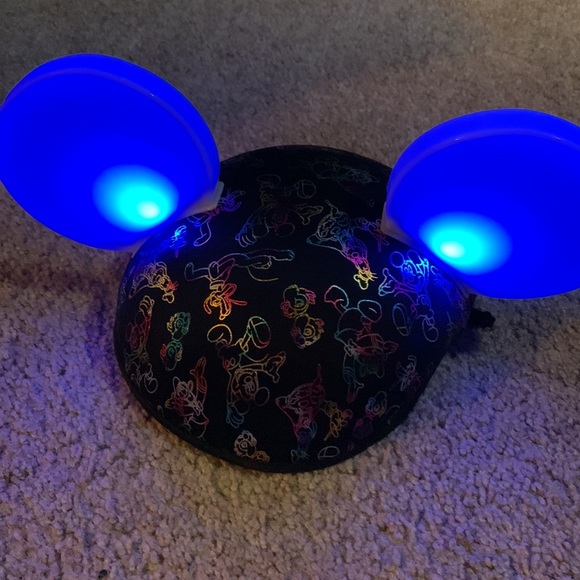 Disney | Accessories | Disney World Mickey Mouse Light Up Ears Hat ...